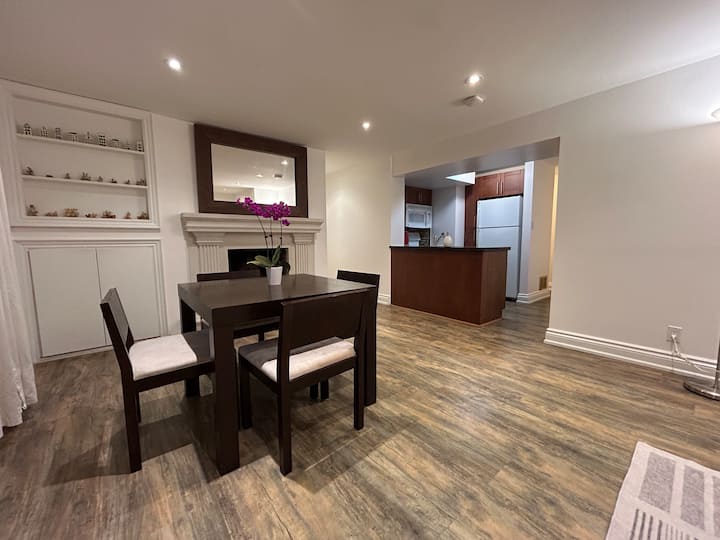 Cozy And Modern Basement Retreat In North York - マーカム