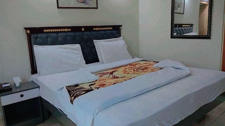 The Shining Star Hotel - ラホール