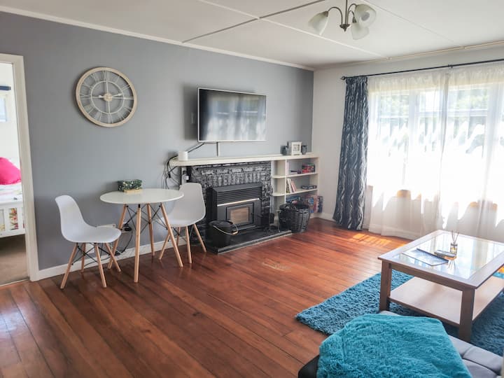 Charming & Cozy On Waimea Road - Richmond