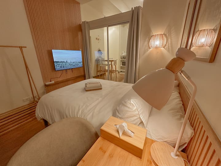 High-ceiling Penthouse Unit Near Bgc & Ortigas - Estancia