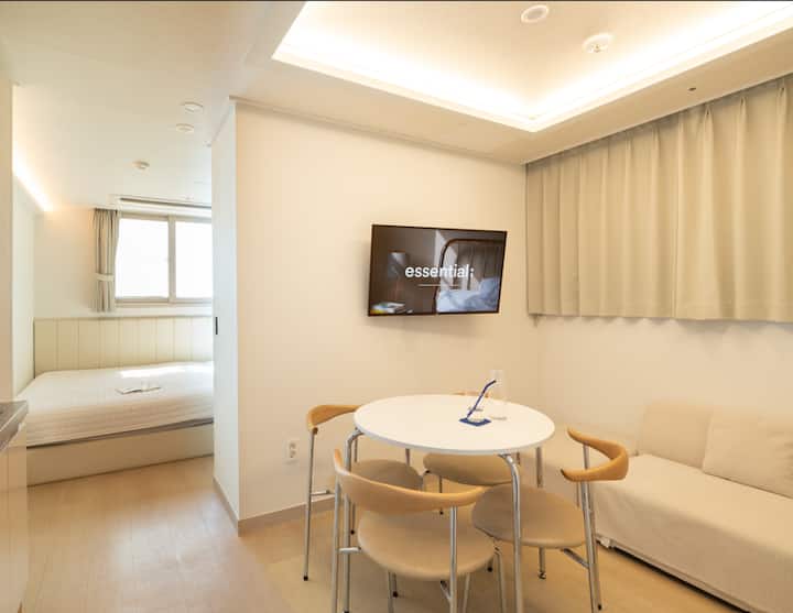 [1.5룸, 짐보관] 부산역 고층 하프오션뷰 마란트 하우스 #38 - Busan