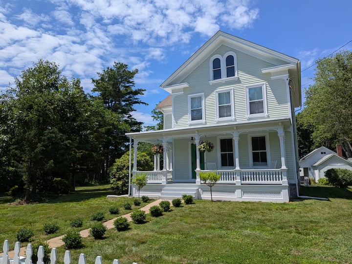 Charming Victorian Seaside House And Cottage - Old Saybrook, CT