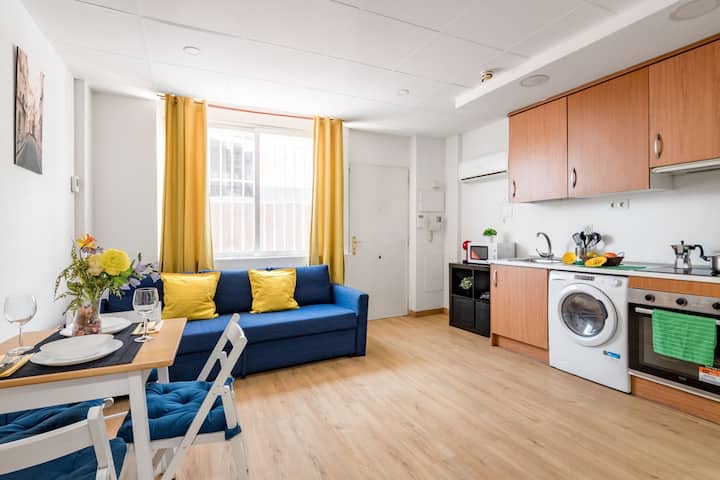Apartment | Parking | Airport | Ifema | Sleeps 4 - Madrid