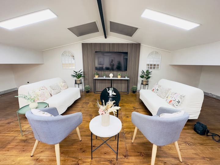 Big Group W Five Bedroom(16pp) In North Mel - Melbourne