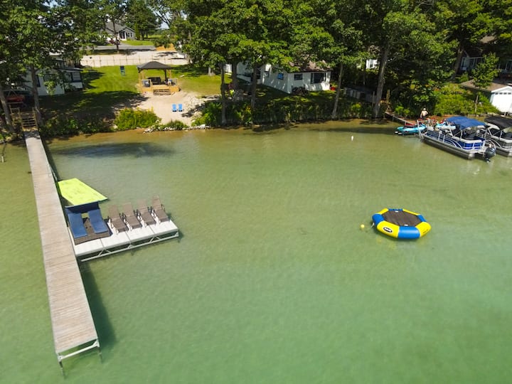 Elk Lake Retreat - Cabin 5 - Kewadin, MI