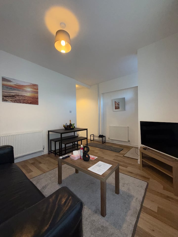 Charming 3-bedroom House - Cardiff