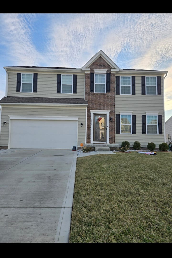 Cozy Retreat Home Away From Home - Grove City, OH