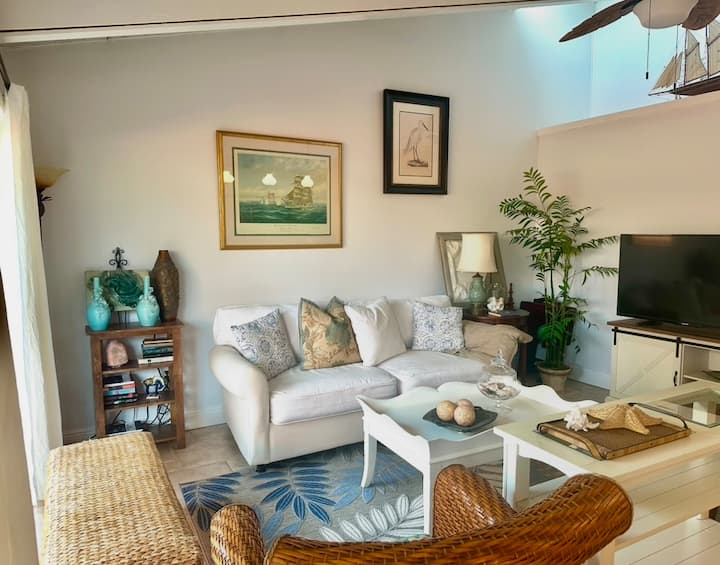 Coastal Casual Relaxing Villa - Sarasota, FL
