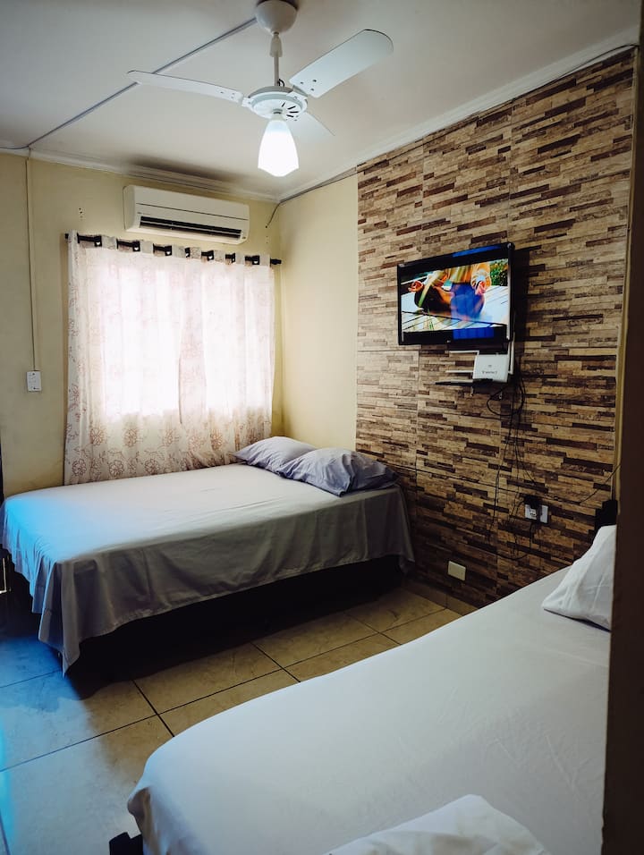 Kitnet Family - Duas Quadras Da Praia Enseada-gja - Guarujá