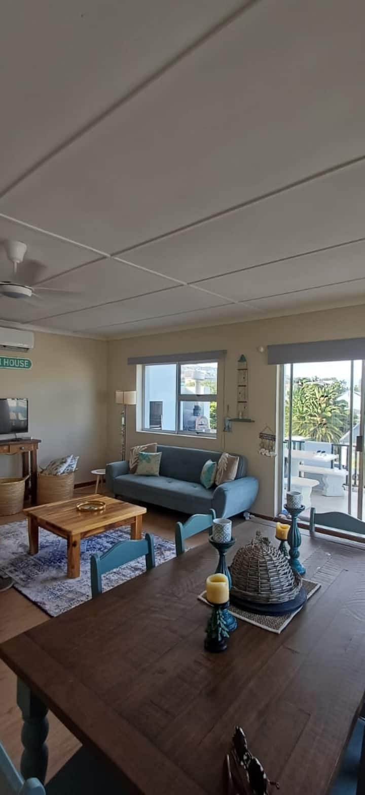 Beach Bliss Jeffreys Bay – 150m From The Ocean - Jeffreys Bay