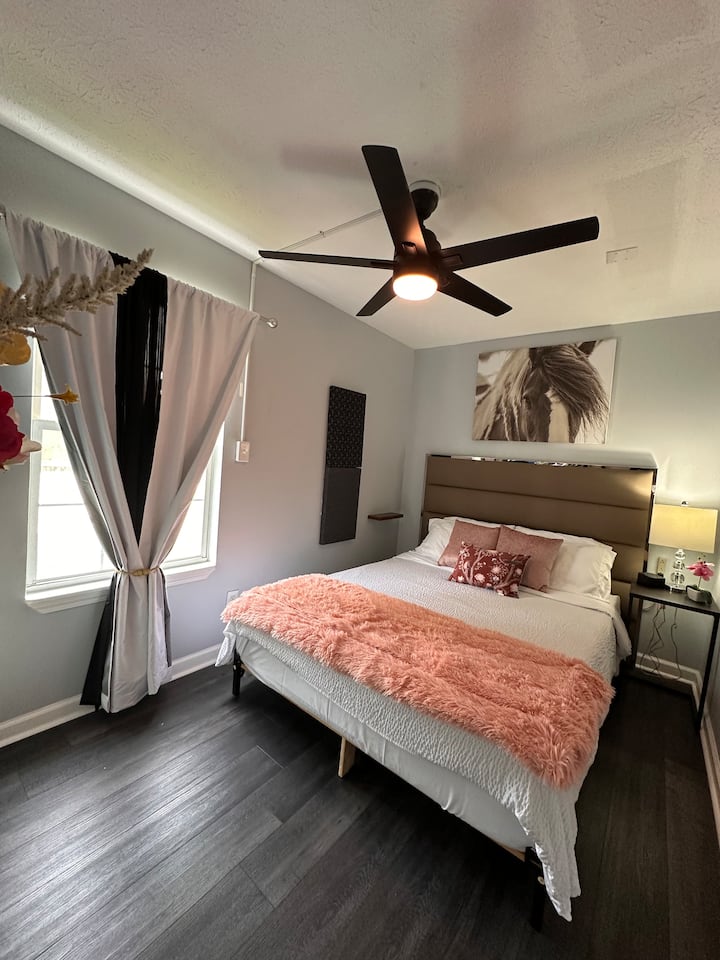 The Monroe Chalet/derbytown Hit/private/nosteps - Louisville, KY