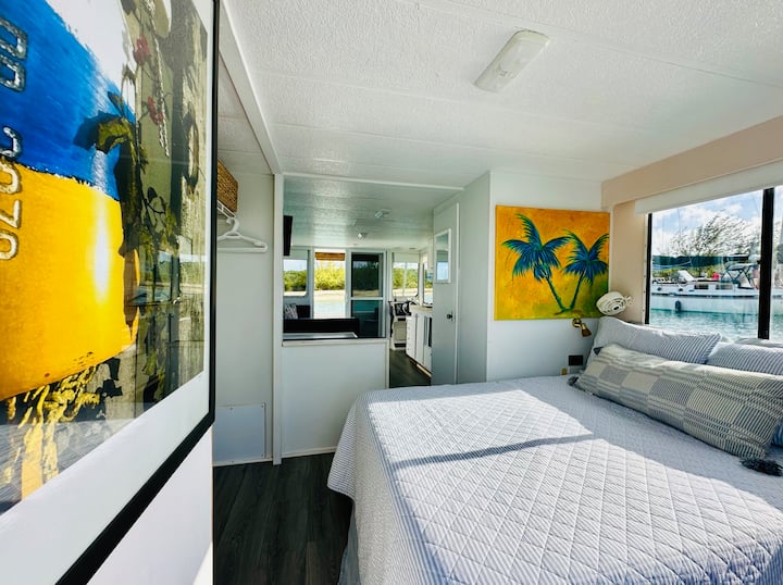 Escape To Pineapple - The Bahamas