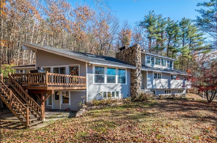 Spacious North Conway Village Home In The Trees - North Conway, NH
