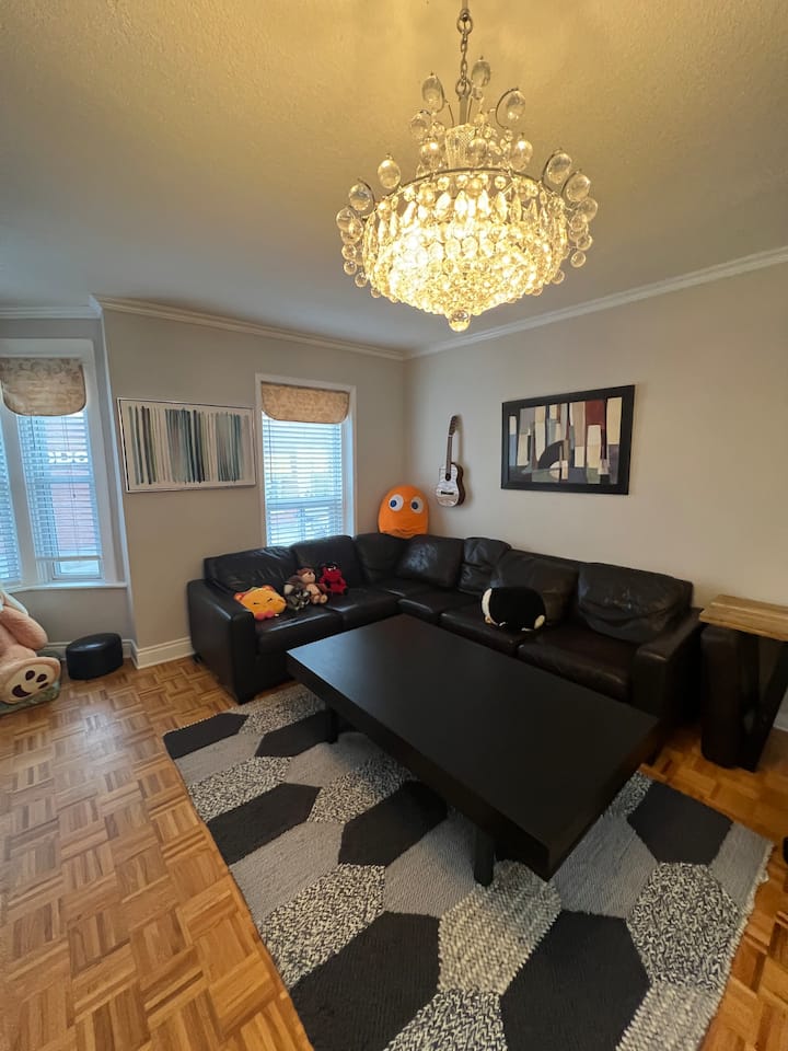 Spacious 3 Bedrooms Apartment In East T.o. - Toronto