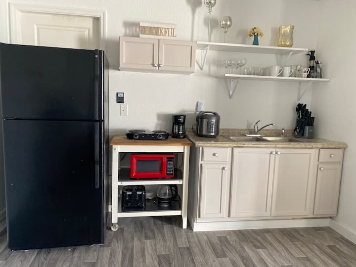 Cozy Studio Apartment - Spring Hill