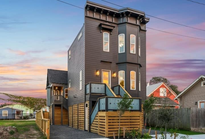 Eclectic New Construction -King Bed- Lighted Patio - テキサス州