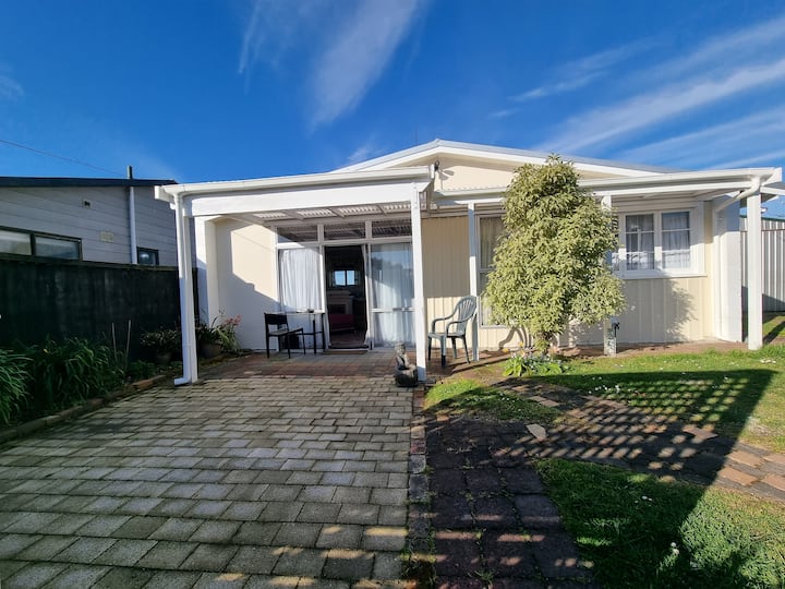 Private 2-bedroom Unit With Views & Wi-fi - Rotorua