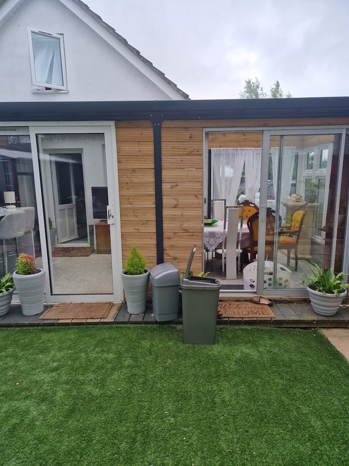 Entire House In A Quiet Suburb - Bournemouth