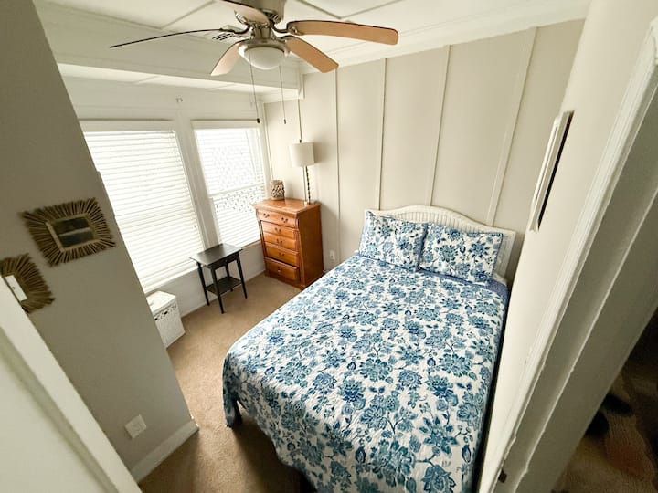 The Coastal Hideaway-sleeps 7! - Ocean City, NJ