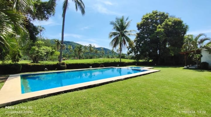 Hermosa Villa En Campo De Golf - Zihuatanejo