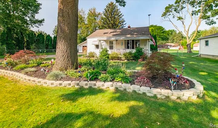 3br Family & Boat Friendly | Huge Private Space! - Roseville, MI