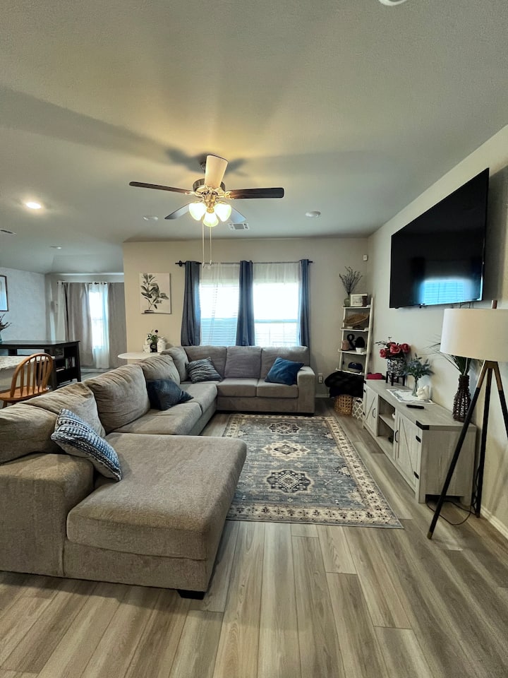 Pet Friendly House In Best Temple Location (3b/2b) - Temple, TX