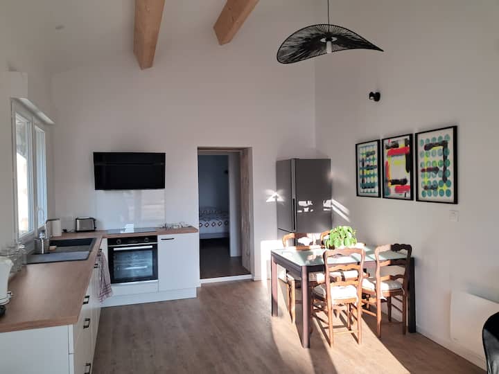 Petite Maison Rénovée Au Cœur Du Village - Charron