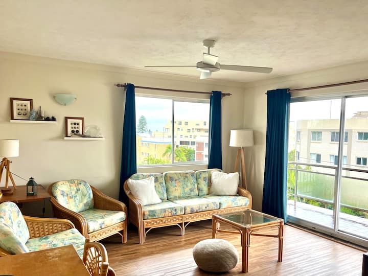 Clean And Spacious Rooftop Apartment - Golden Beach