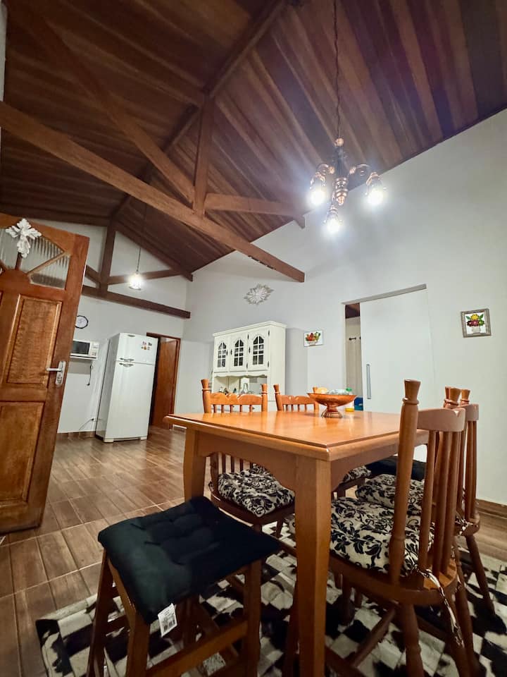 Casa Em Meio à Natureza -Estilo Rústico -15 Min - Santo Antônio do Pinhal