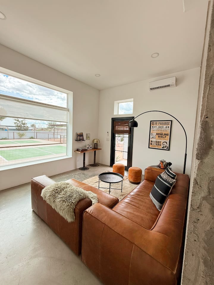 Bohemio Raconteur: Entire Lodge - Marfa, TX