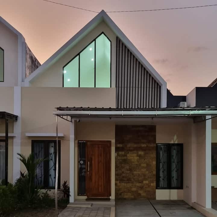 Grand Cendana Guesthouse - Surakarta