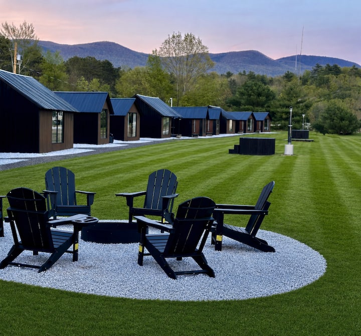 Modern Brand New Luxe Cabin - Half Moon Pond State Park, Hubbardton
