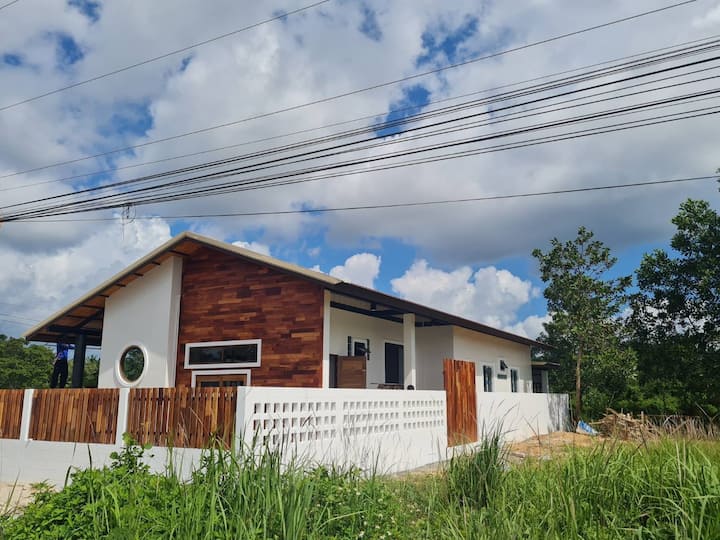 บ้านพักส่วนตัว 2 ห้องนอนใกล้สนามบินกระบี่ - Krabi
