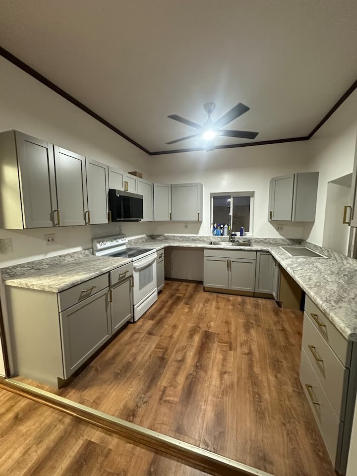 Remodeled Very Spacious - Toledo