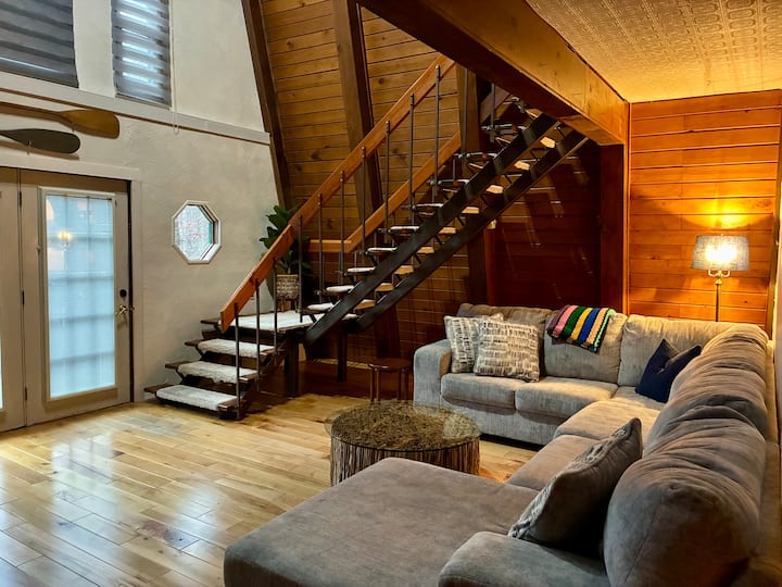 Secluded Lake Chalet | Arcade | Fire Pit & Trails - Treasure Lake, PA