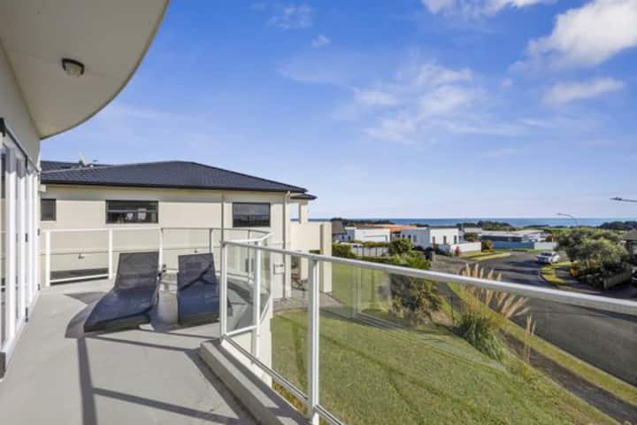 “The Lookout” - Waitara