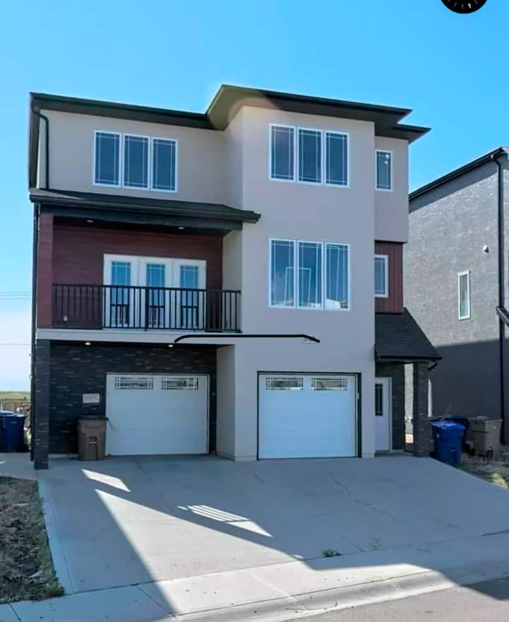 Cozy 3 Bedroom House With Garage Sta No: 2300263 - Regina
