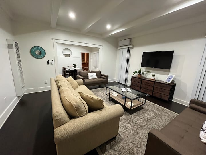 Home W/parking Near Beach, Downtown & Conv Ctr - Long Beach, CA