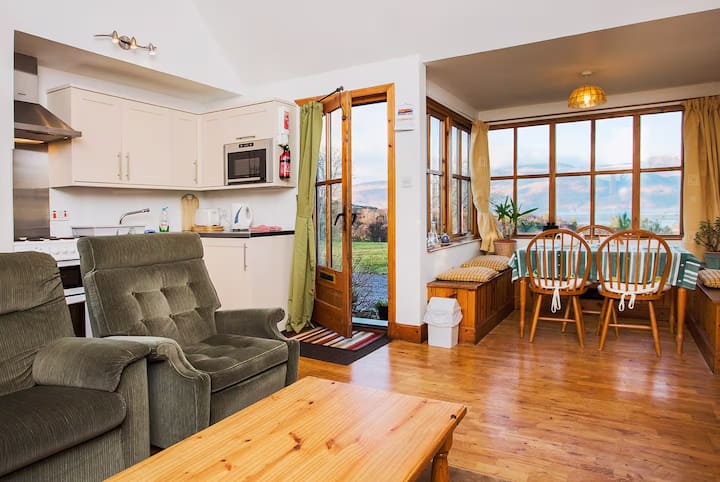 Bealach Cottage With Sea Loch & Mountain Views - Skye