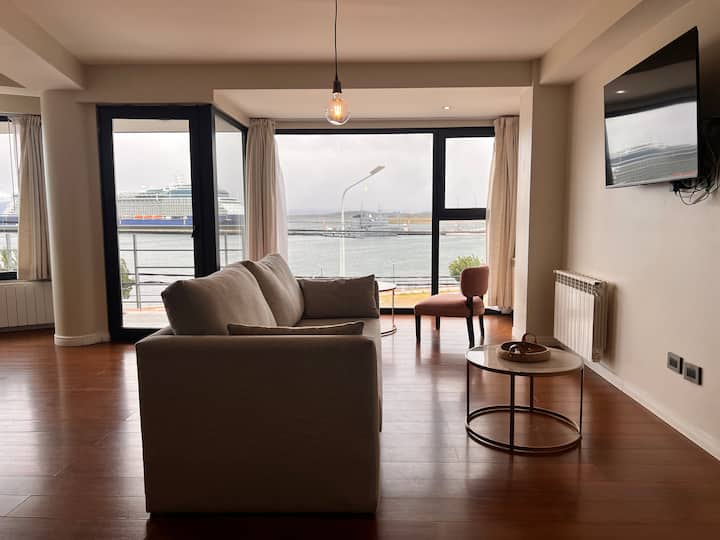 2 Rooms With A View Of The Channel And A Balcony. - Ushuaia