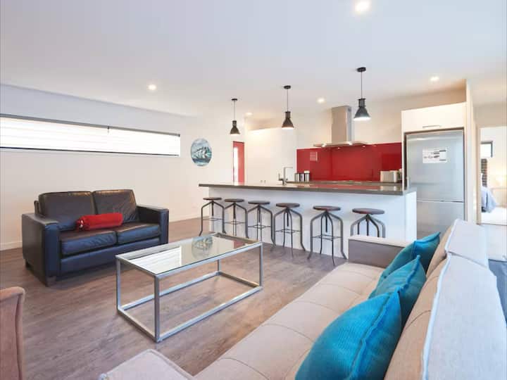 Amazing Central 2bd +Shared Spa - Queenstown