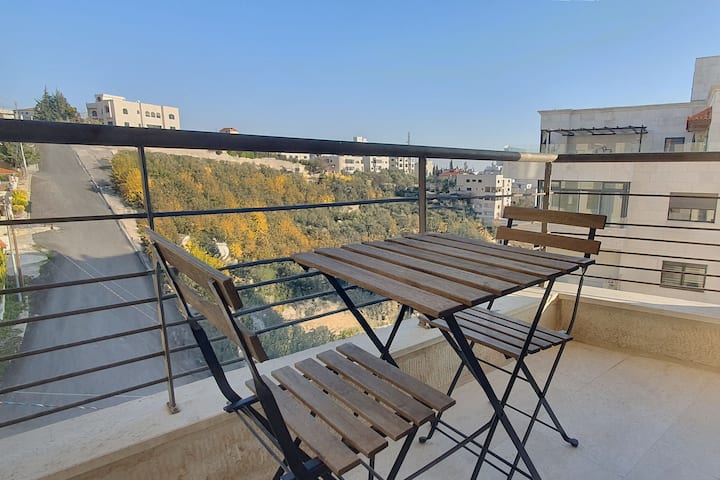 Battikhi Stays | Family 3br With Balcony - Amman