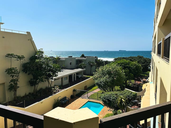 Direct Beach Access | Pool | Serviced Daily - Mount Moreland