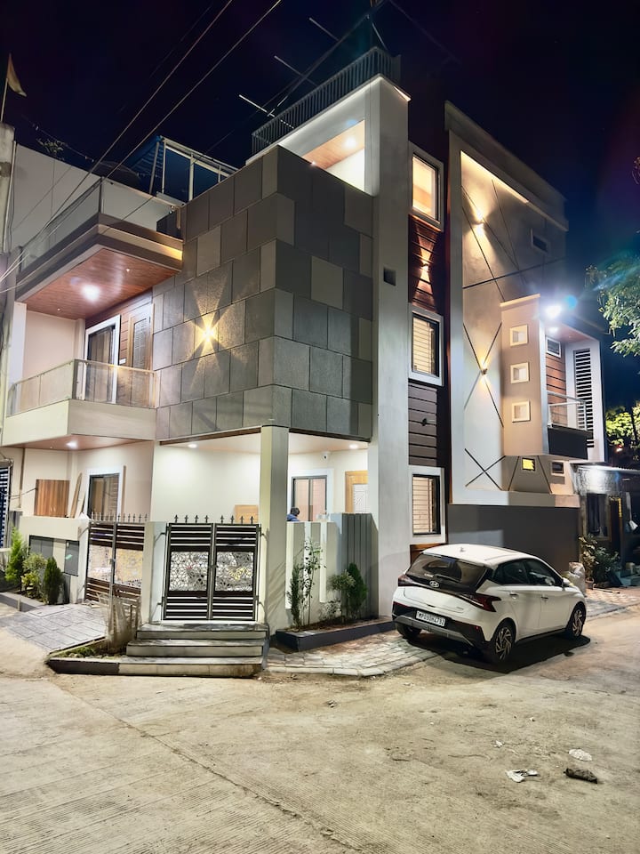 Premium 3bhk Penthouse W/ Bathtub, Indore - Indore