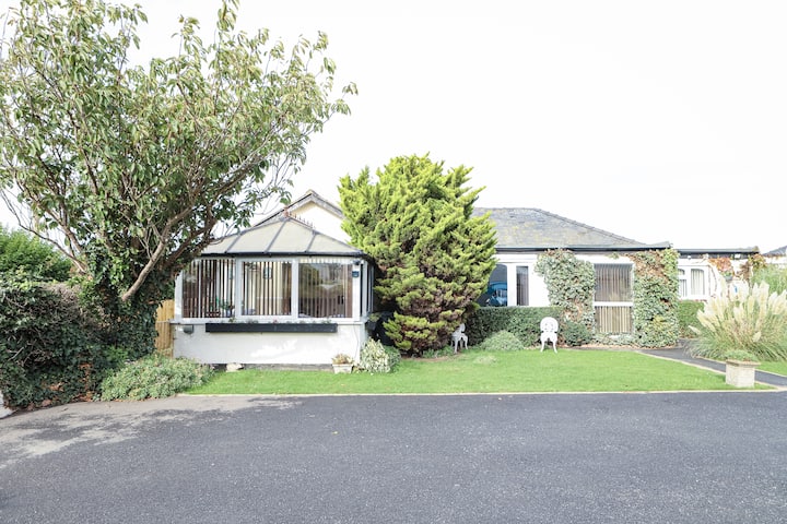 Beach Bungalow Holidays Nr The Sea
Sleeps Up To 14 - North Wales