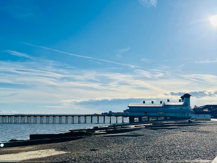 4-bed Seaside Home, 5 Mins To Beach + Parking - Felixstowe