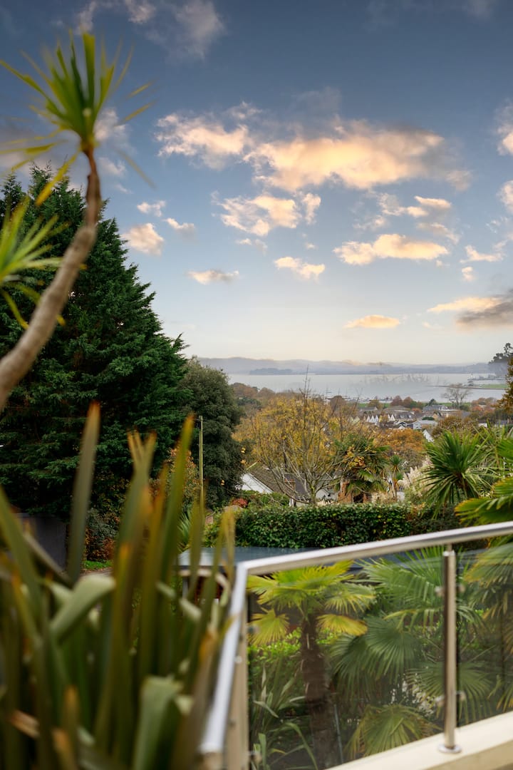 Townhouse With Stunning Harbour Views In Poole - Sandbanks