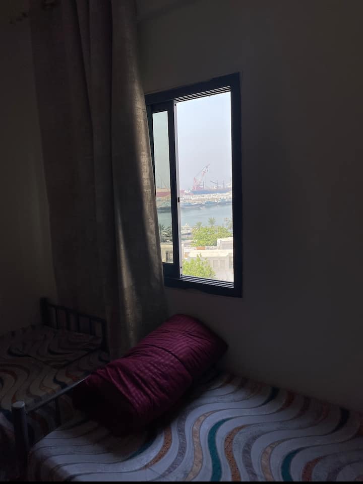 Room Beside Bus Station And Market (Women Only) - Sharjah