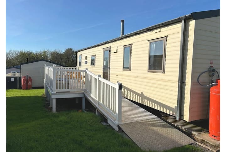 Deluxe 3 Bed Sleeps 8, Side Deck - Exmouth