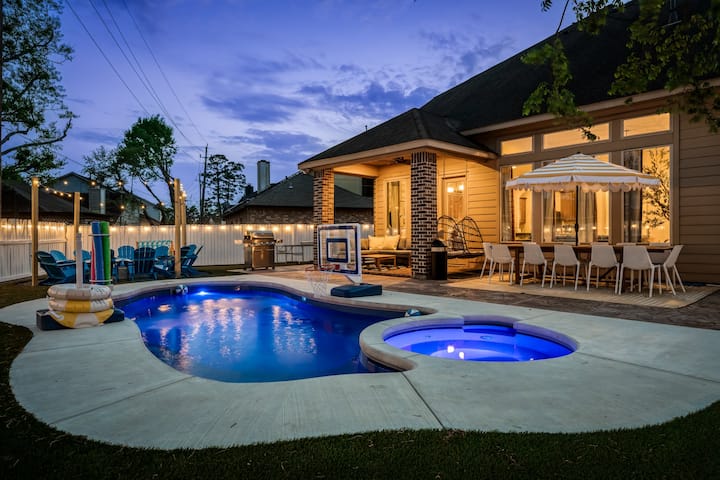 Luxury Villa W/ Pool, Spa & Games, Near Houston - Houston, TX